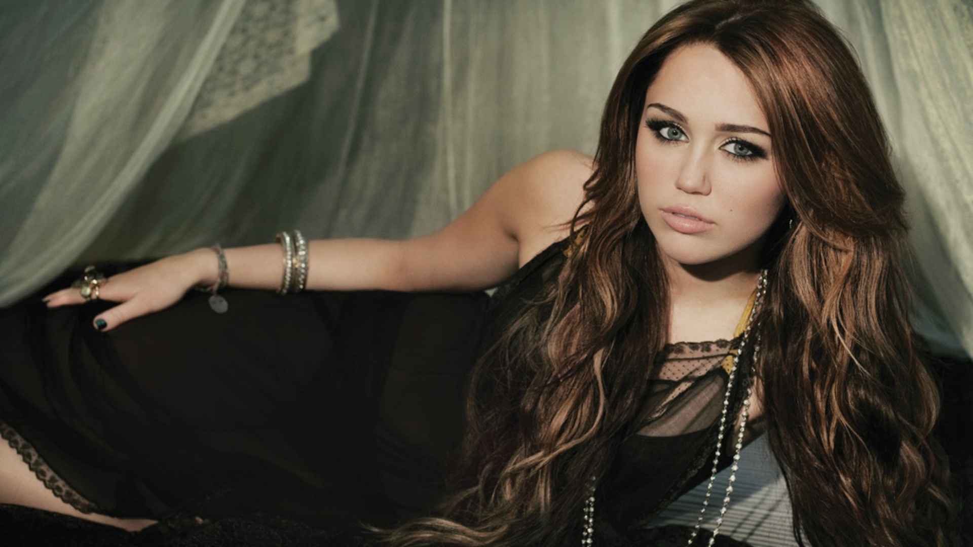 Wallpaper Miley Cyrus Hot Sexy Teen Babe Desktop Wallpaper Celebrities Id 26564